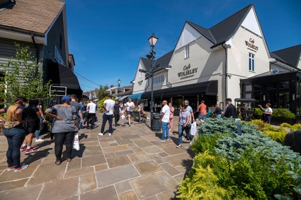 Non essential shops opened in the UK - 15 Jun 2020 Stock Pictures ...