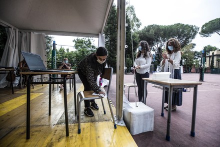 Italian high school seniors take their final graduation exams in-person ...