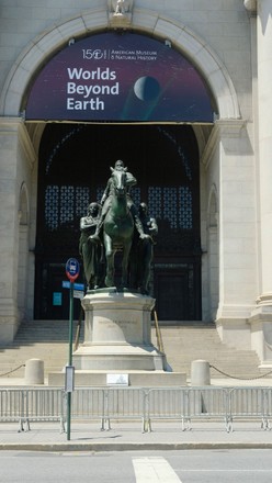 NYPD stand guard at Roosevelt statue, New York, USA - 17 Jun 2020 Stock ...