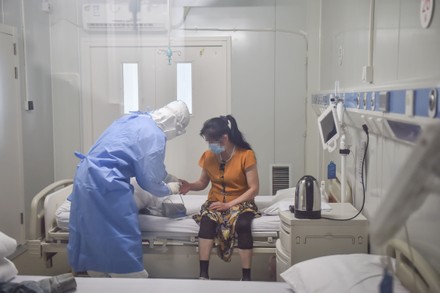Nurse Treats Covid19 Patient Isolation Ward Editorial Stock Photo ...