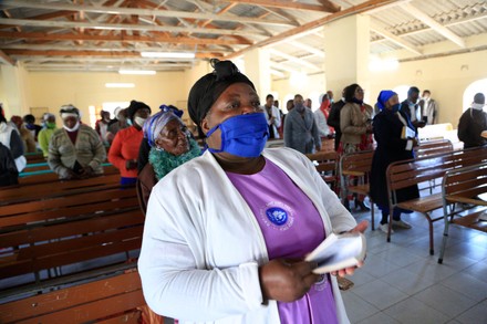 Parishioners Wearing Face Masks Attend Church Editorial Stock Photo ...