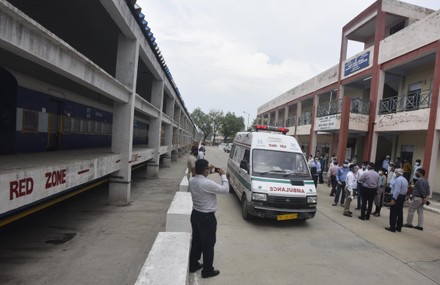 Ambulance Arrives Carrying Patients Shakurbasti Covid Editorial Stock ...