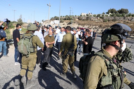 Israeli Troops Stand Guard Israeli Settlers Editorial Stock Photo ...