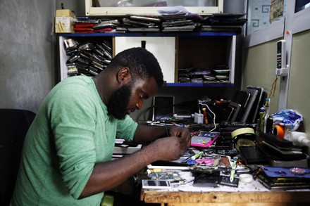 48 Mobile repair shop Stock Pictures, Editorial Images and Stock Photos ...