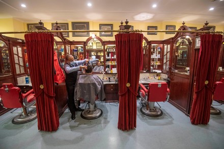 __COUNT__ imágenes de Geo F Trumper barbers reopen, London, UK - 04 Jul ...
