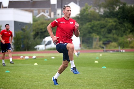 imágenes de Scarlets Rugby return to training after the three month ...