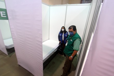Workers Prepare Installation Covid19 Isolation Center Editorial Stock ...