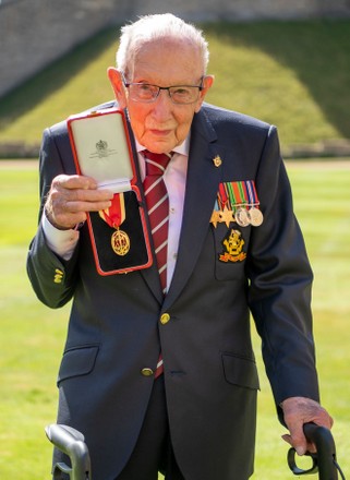 captain tom moore knighthood ceremony windsor castle Stock Photos ...