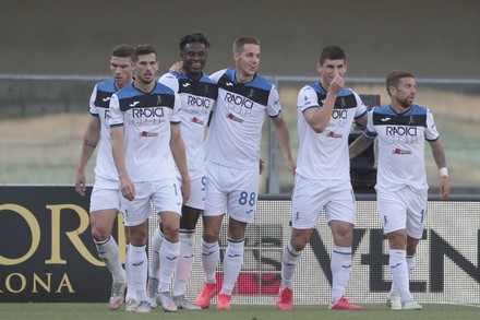 Atalantas Duvan Zapata 3l Celebrates Teammates Editorial Stock Photo ...