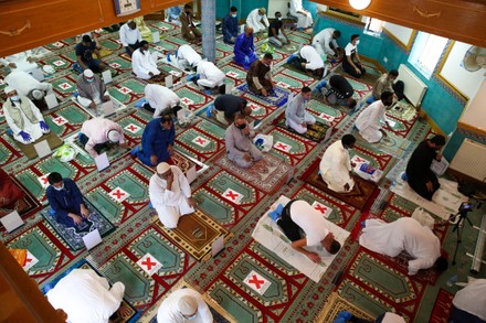 Worshippers Wearing Face Coverings Pray Wightman Editorial Stock Photo ...
