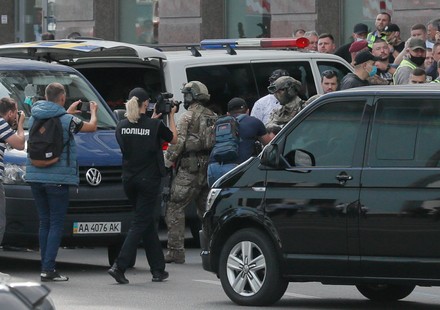 An unidentified man threatened to blow up a bomb at the Universal Bank ...