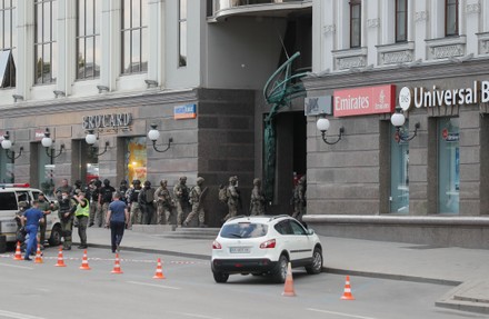 An unidentified man threatened to blow up a bomb at the Universal Bank ...