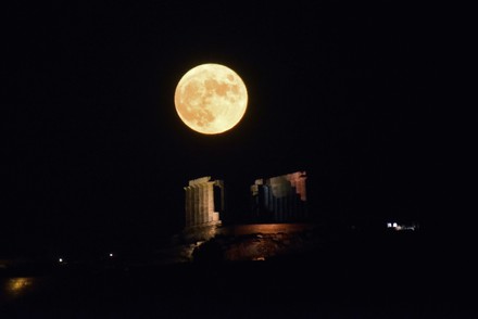 Augusts Full Moon Ancient Greek Temple Editorial Stock Photo - Stock ...