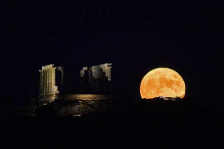 Augusts Full Moon Ancient Greek Temple Editorial Stock Photo - Stock ...