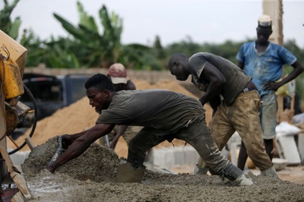 Construction workers in Lagos, Nigeria - 05 Aug 2020 Stock Pictures ...