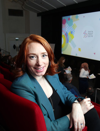 Dr Hannah Fry Mathematician Tv Presenter - Foto de stock de contenido ...