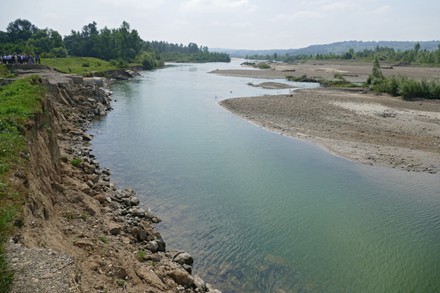 18 Riverbank failure Stock Pictures, Editorial Images and Stock Photos ...