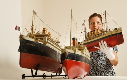 Suzy Beksy Twinfunnel Ocean Liner Columbus Editorial Stock Photo ...