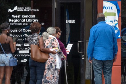 Voters Make Line Cast Their Ballots Editorial Stock Photo - Stock Image ...