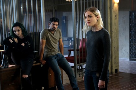 Emma Dumont Lorna Danepolaris Sean Teale Editorial Stock Photo - Stock ...