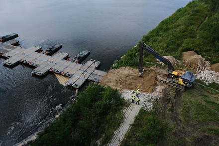 250 Temporary pontoon bridge Stock Pictures, Editorial Images and Stock ...