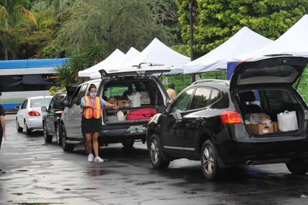 Drivethru Volunteers Place Food Paper Products Editorial Stock Photo ...