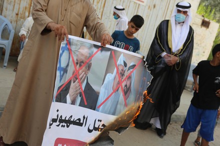 Palestinian Men Carry Exed Out Portraits Editorial Stock Photo - Stock ...