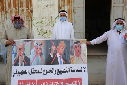 Palestinian Men Carry Exed Out Portraits Editorial Stock Photo - Stock ...