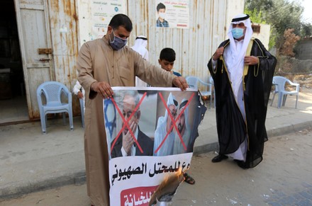 Palestinian Men Carry Exed Out Portraits Editorial Stock Photo - Stock ...