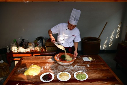Zhang Xu Prepares Mooncake Stuffing Mooncake Editorial Stock Photo ...