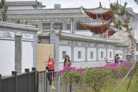 Tourists Visit Gusheng Village Dali Southwest Editorial Stock Photo ...