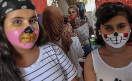 __COUNT__ Palestinian girl paints mask on face, Southern Gaza Strip ...