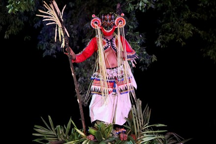 Sri Lankan Traditional Dancer Wearing Devil Editorial Stock Photo ...