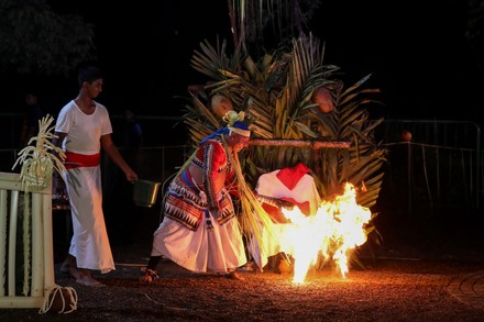 Sri Lankan Traditional Dancers Perform Fire Editorial Stock Photo ...