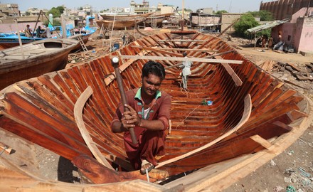 Pakistani Craftsmen Build Boat Karachi Shipyard Editorial Stock Photo ...