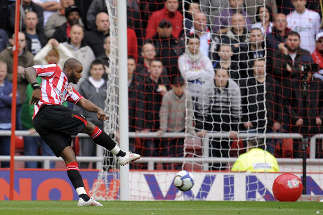 Darren Bent Sunderland Shoots Goal Liverpool Editorial Stock Photo ...