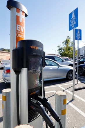 Electric Vehicle Charging Station Chargepoint Inc Editorial Stock Photo ...