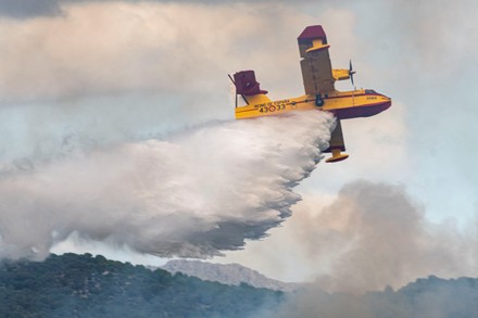 Firefighting Plane Drops Water Try Extinguish Editorial Stock Photo ...