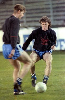 Mark Hughes Footballer 1991 Trainingpallister Left Editorial Stock ...
