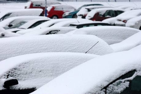 Heavy snow at London Luton Airport, Britain - 06 Jan 2010 Stock ...