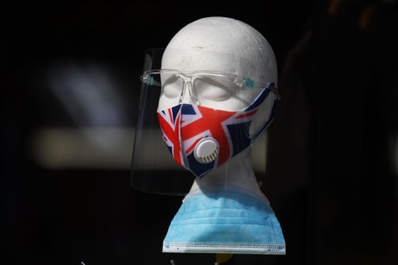250 Union jack mask Stock Pictures, Editorial Images and Stock Photos ...