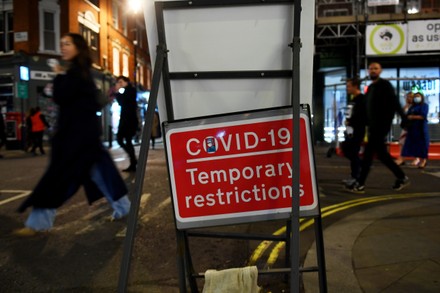 10pm Curfew, London, UK - 1 Oct 2020 Stock Pictures, Editorial Images ...