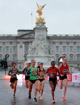 ELITE WOMEN RUNNERS DURING LONDON MARATHON Editorial Stock Photo ...