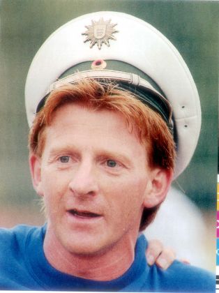 Gordon Strachan Footballer 1992 Gordon Strachan Editorial Stock Photo ...