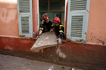 750 Cleaning up aftermath Stock Pictures, Editorial Images and Stock ...
