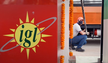 Worker Refills Dtc Bus After Inauguration Editorial Stock Photo - Stock ...