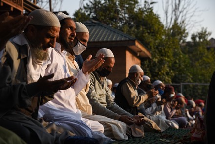 Kashmiri Muslims Outside Shrine During Mass Editorial Stock Photo ...