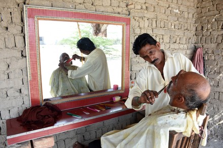 Pakistani Barber Trims Beard Customer Larkana Editorial Stock Photo ...