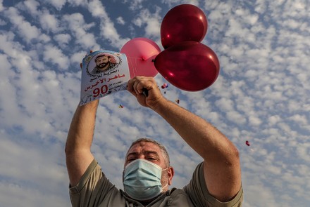Palestinian Prepares Release Balloons Posters Palestinian Editorial ...