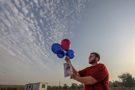 Palestinian Prepares Release Balloons Posters Palestinian Editorial ...